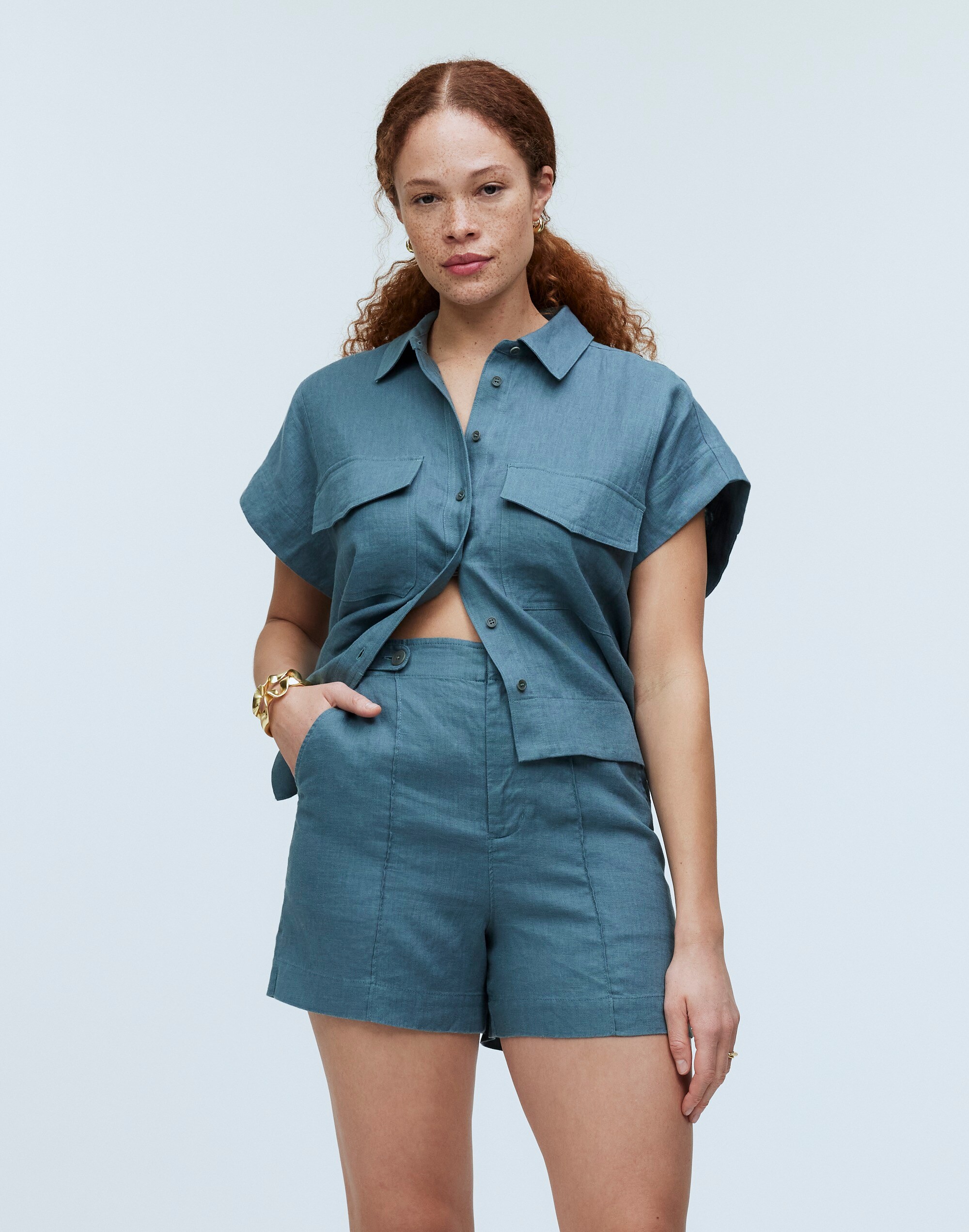 Clean Button-Tab Shorts in 100% Linen